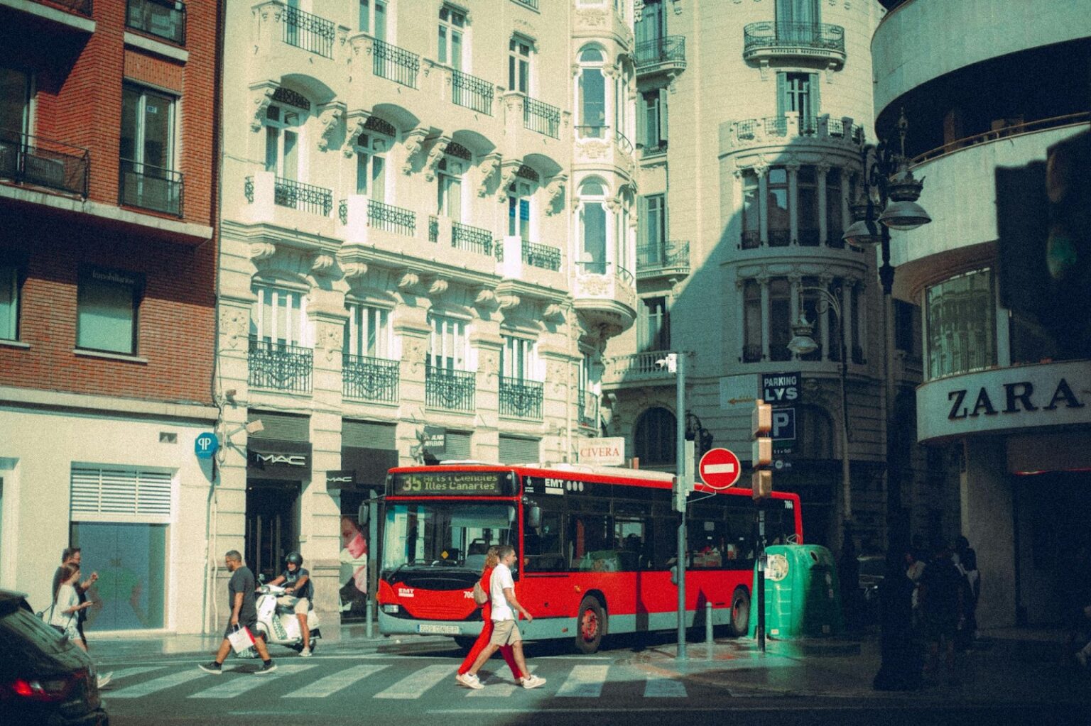 Zara Business Model: How It Stays Ahead with Fast Fashion - NewswireJet